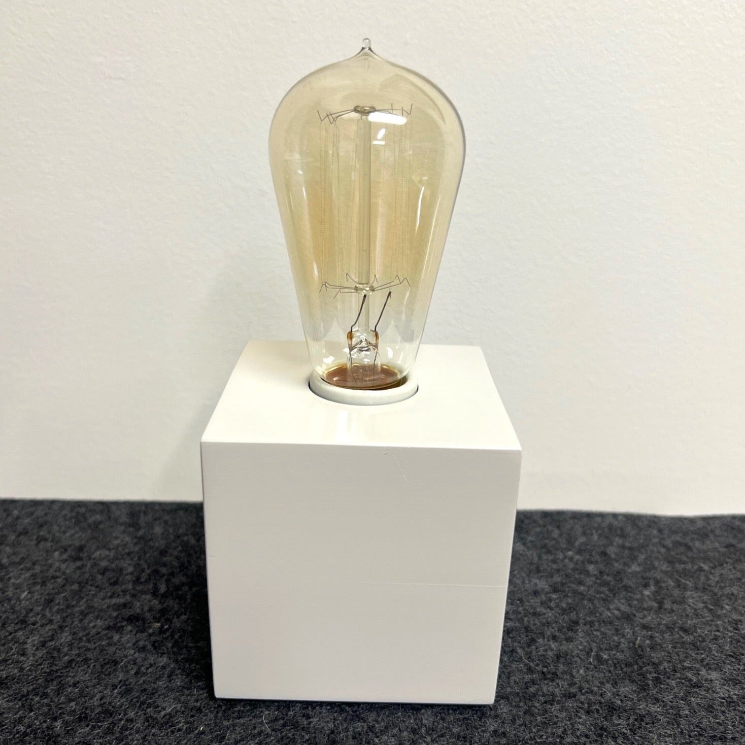 Edison Lamp Cube – Venn + Maker